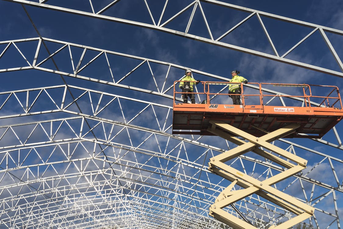 Iv's Rentals scissor lift rentals Manitoba - indoor and outdoor aerial ...